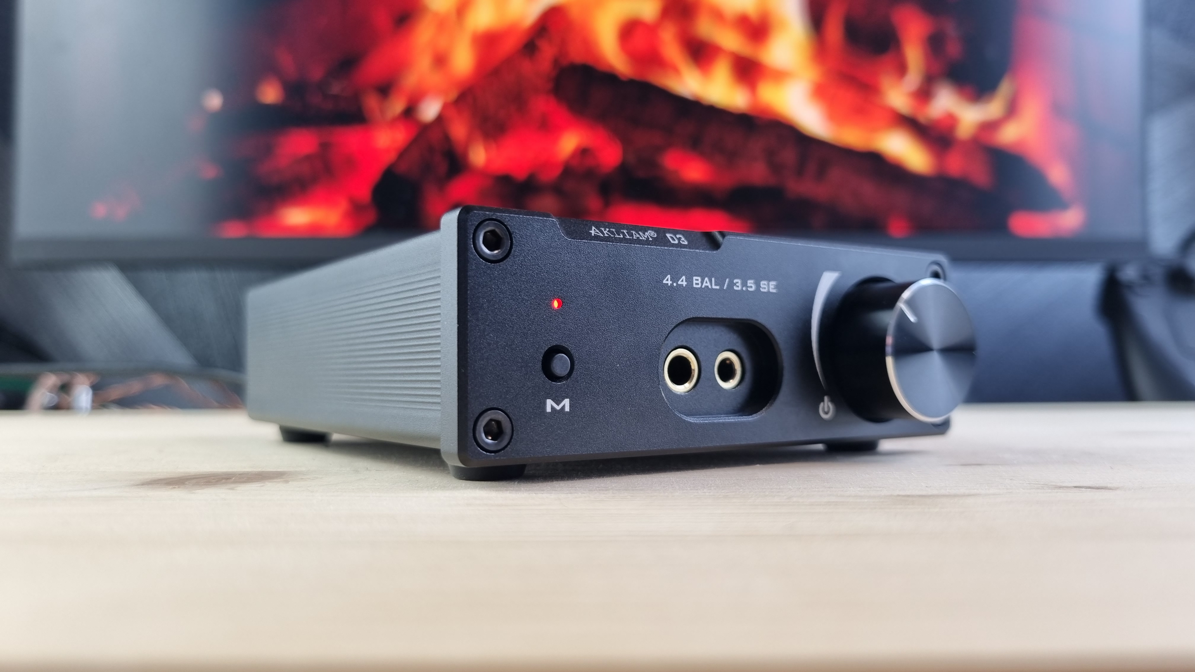 Обзор AkLIAM D3: доступный ЦАП с серьезным звуком / Аудио и звук / iXBT Live