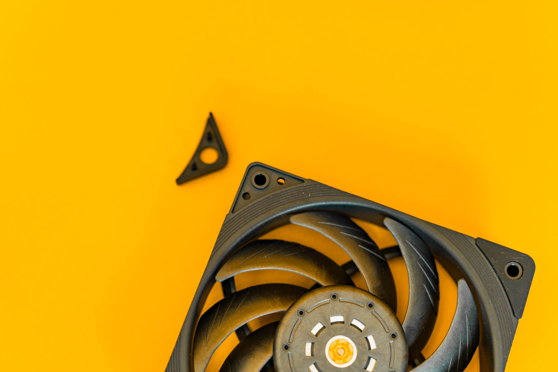 Обзор корпусного 120-мм вентилятора PentaWave PF-P12B PWM / Корпуса и ...