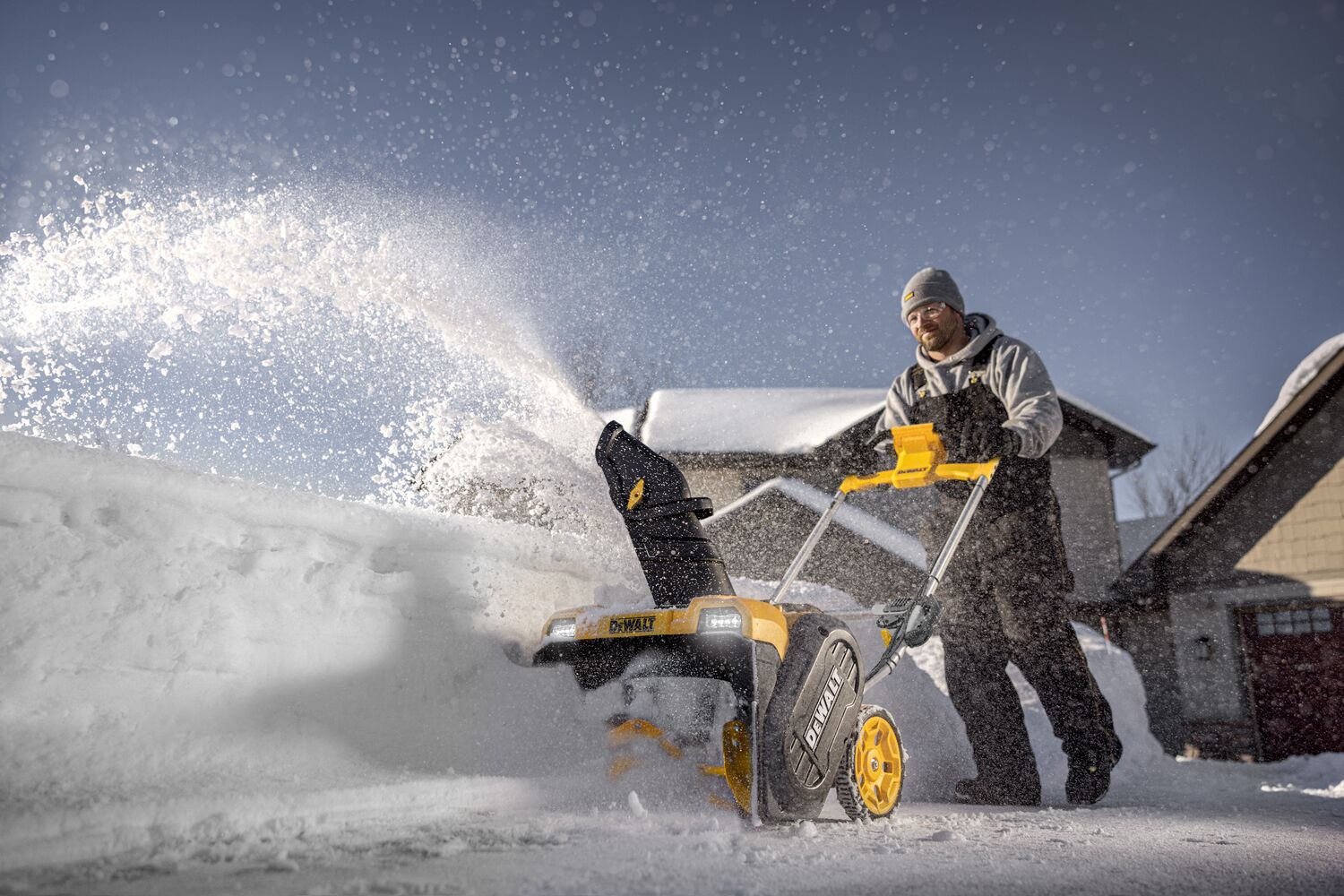 Американский бренд Dewalt выпустил аккумуляторный снегоочиститель ...