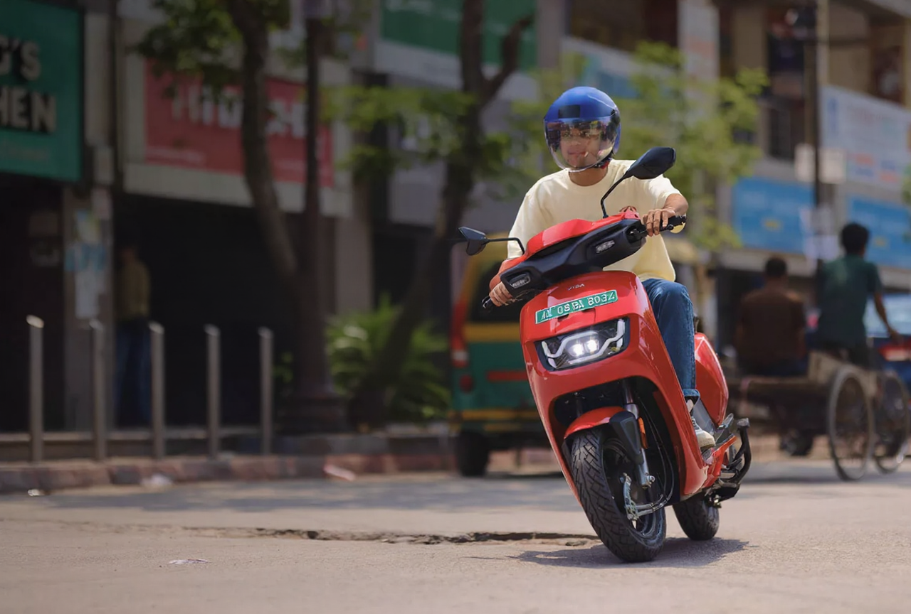 Доступен для обычного индийца. Компания Hero выпустила электроскутер Vida VX2 2025 / Авто и ...