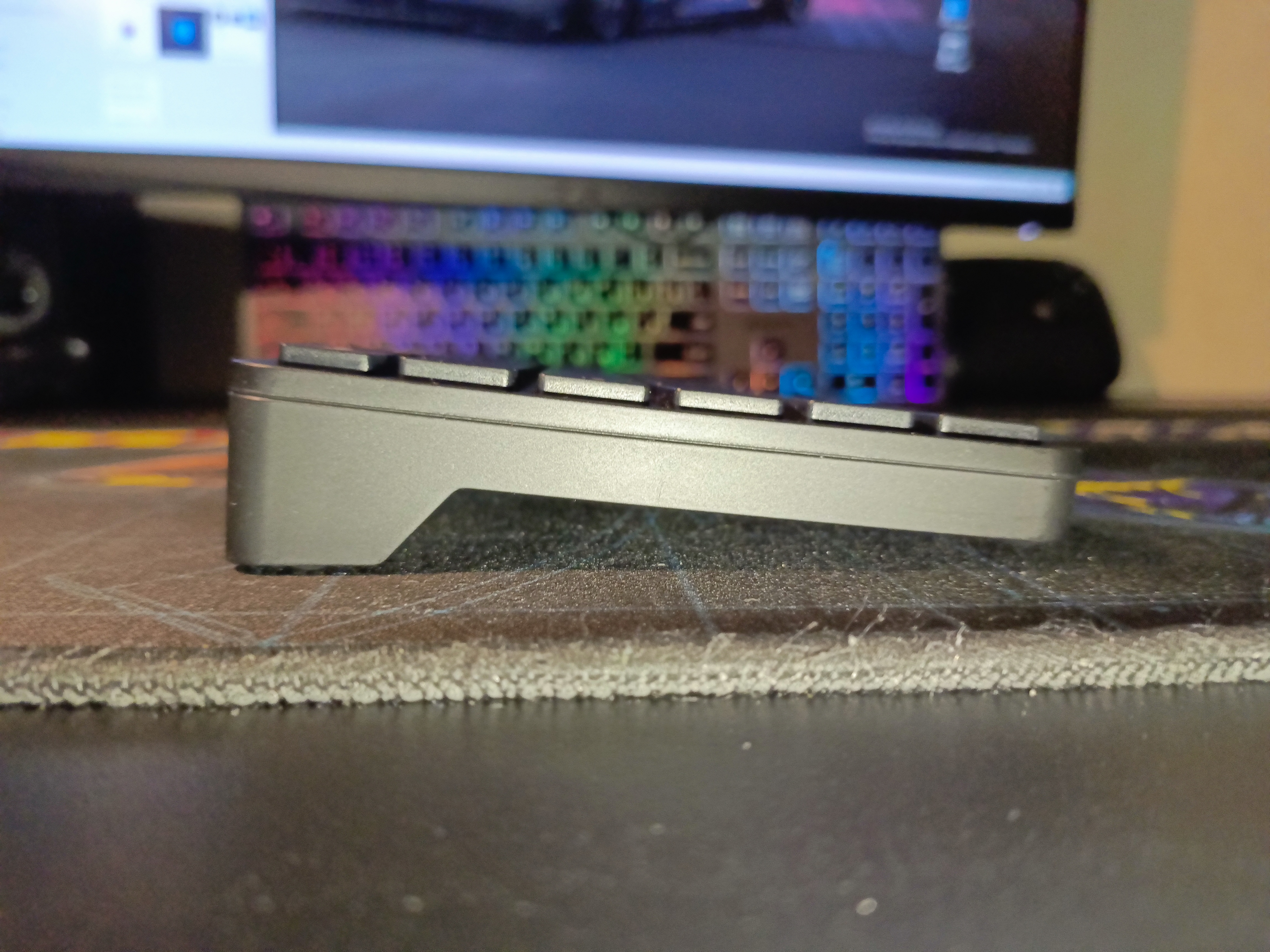 Низкопрофильная, мембранная, тихая: обзор беспроводной клавиатуры ...