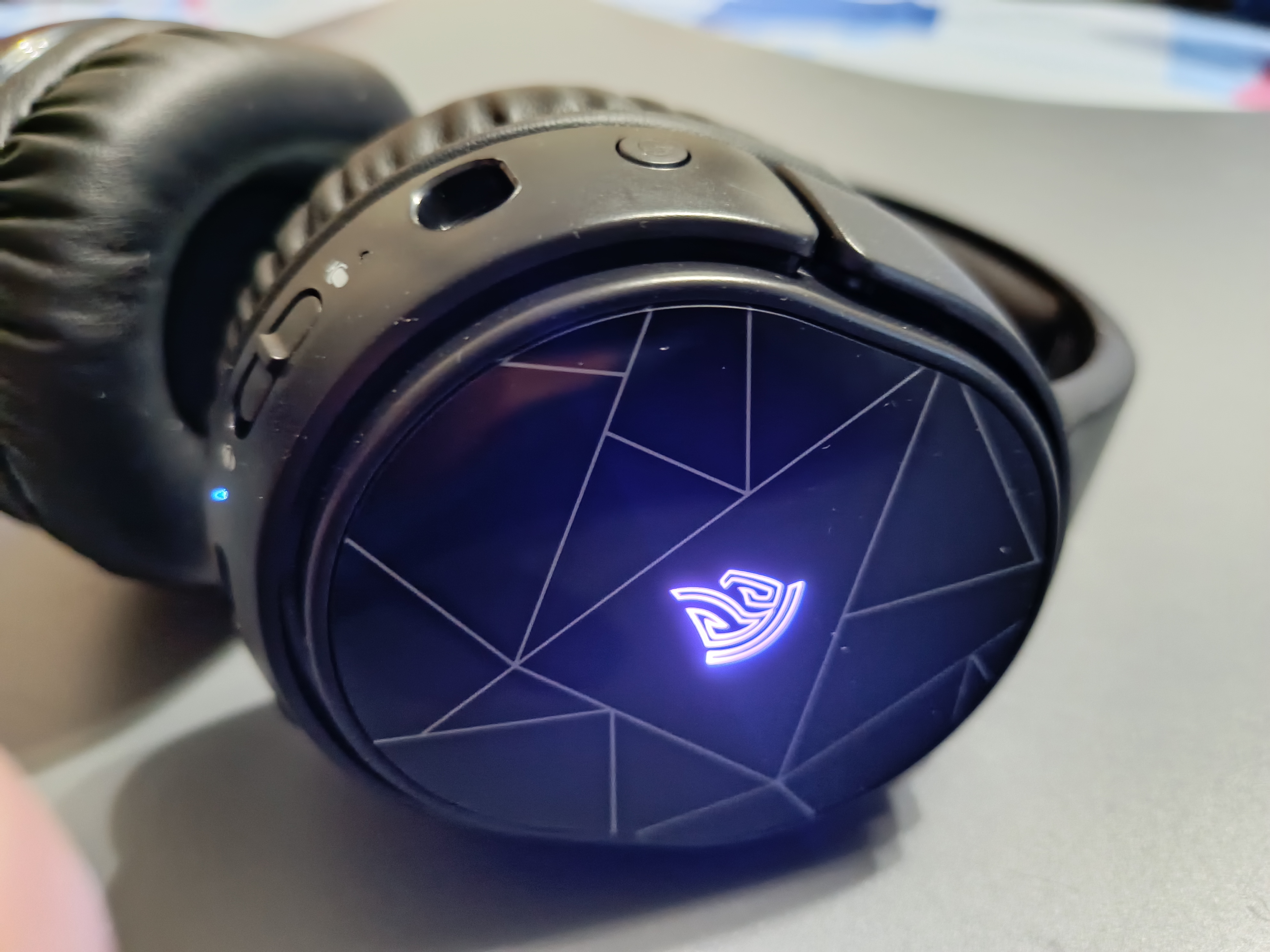 Обзор беспроводных наушников EasySMX V10W / Аудио и звук / iXBT Live