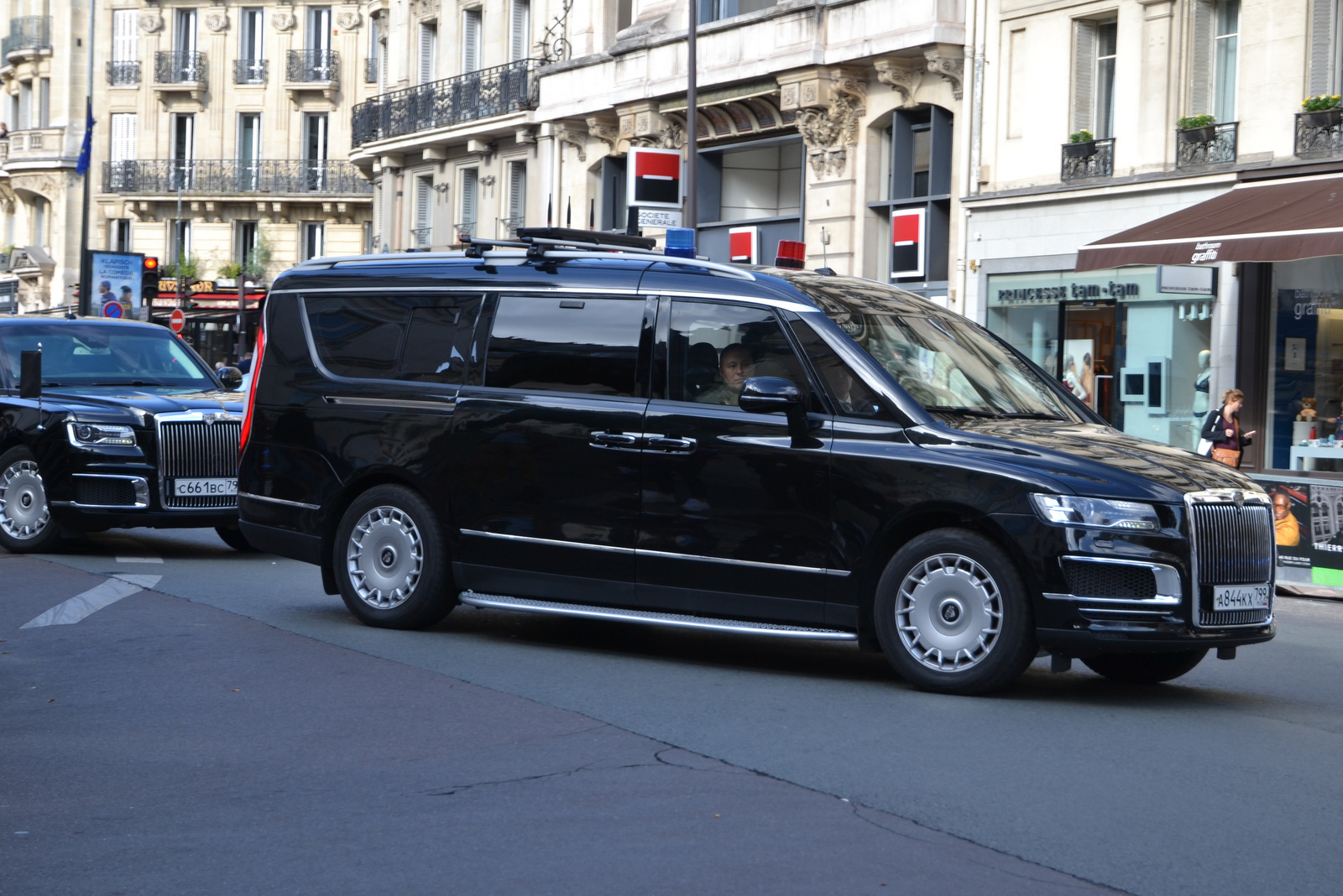 Российский премиальный минивэн Arsenal от Aurus появится в свободной продаже с 2026 года / Авто ...