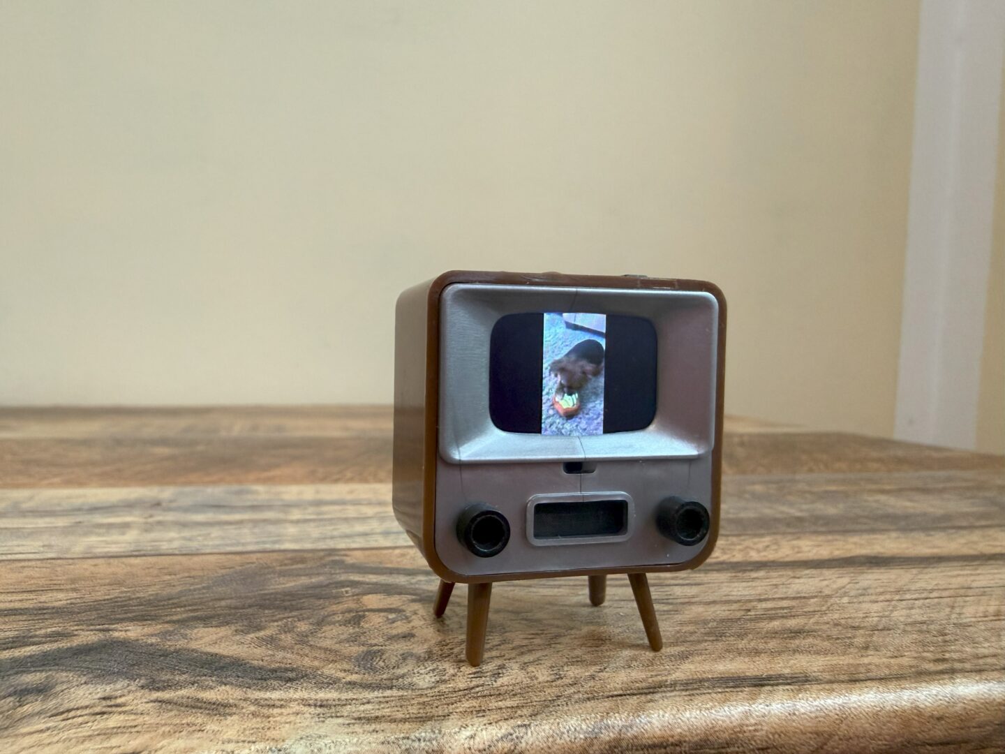 TinyCircuits выпустила миниатюрный телевизор TinyTV 2 с 1,14-дюймовым экраном / ТВ, мультимедиа ...