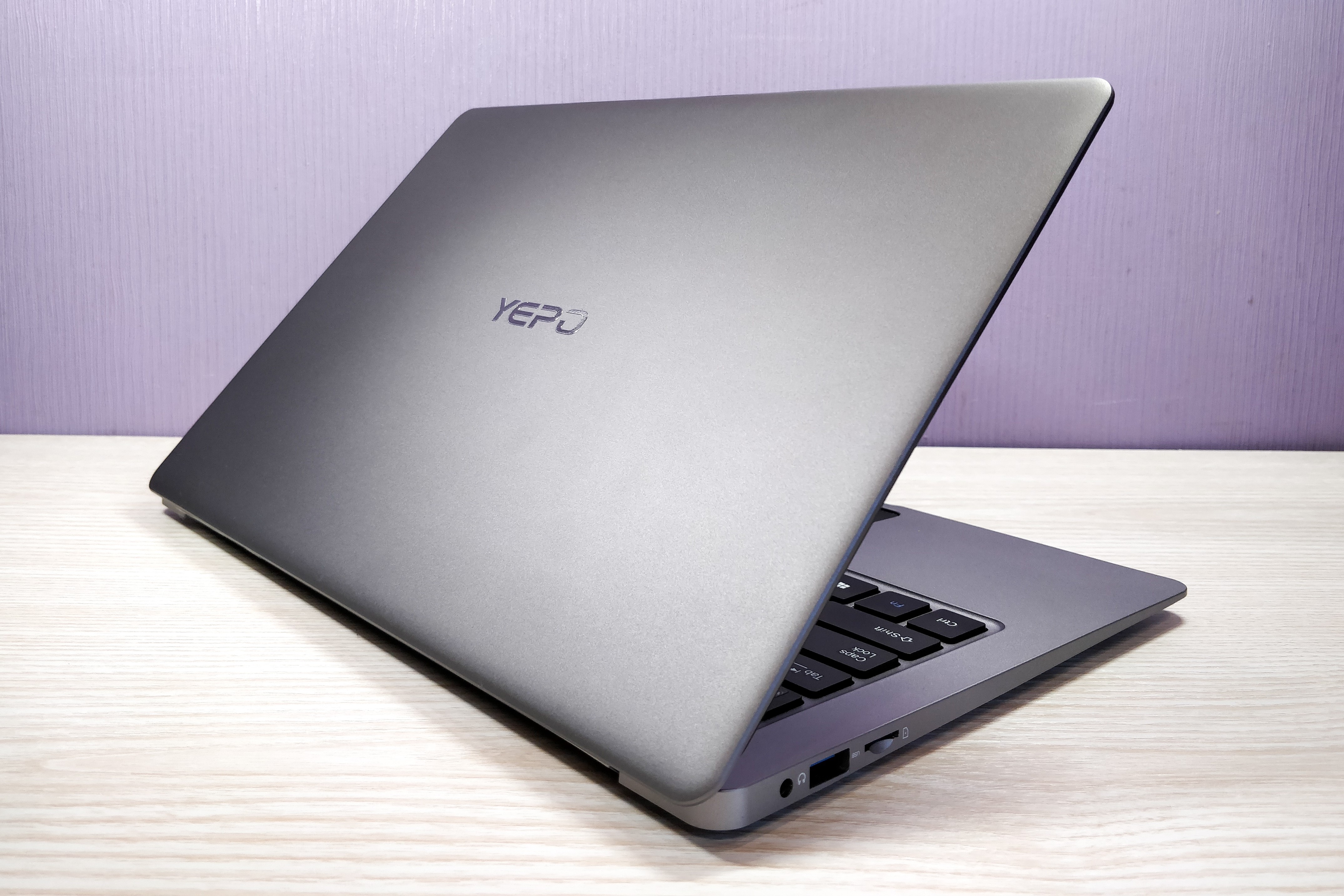 Обзор YEPO 737A - хороший компактный ноутбук, который вас не разорит ...