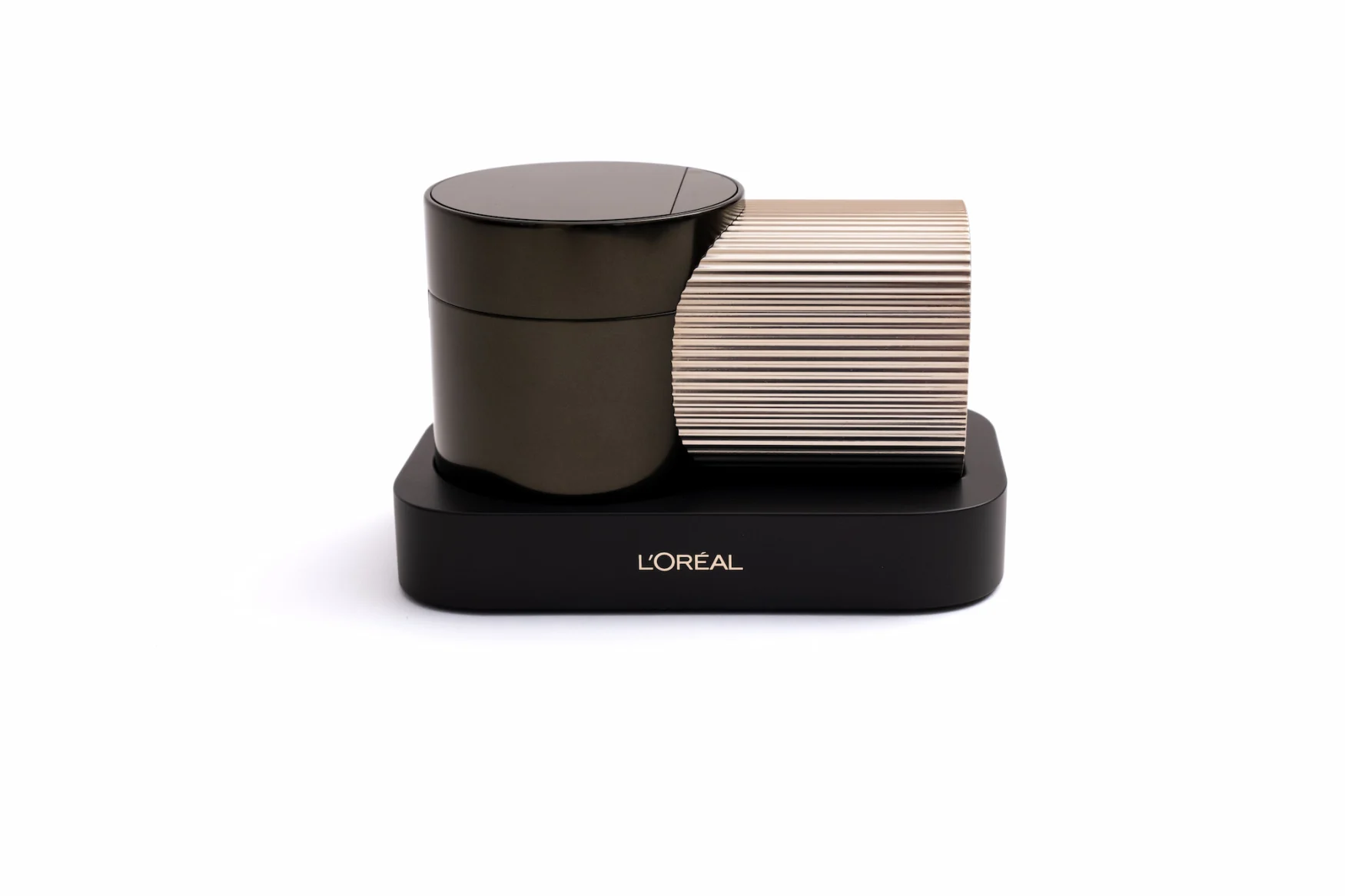 На выставке CES 2023 L'Oreal представила принтер для бровей Brow Magic ...