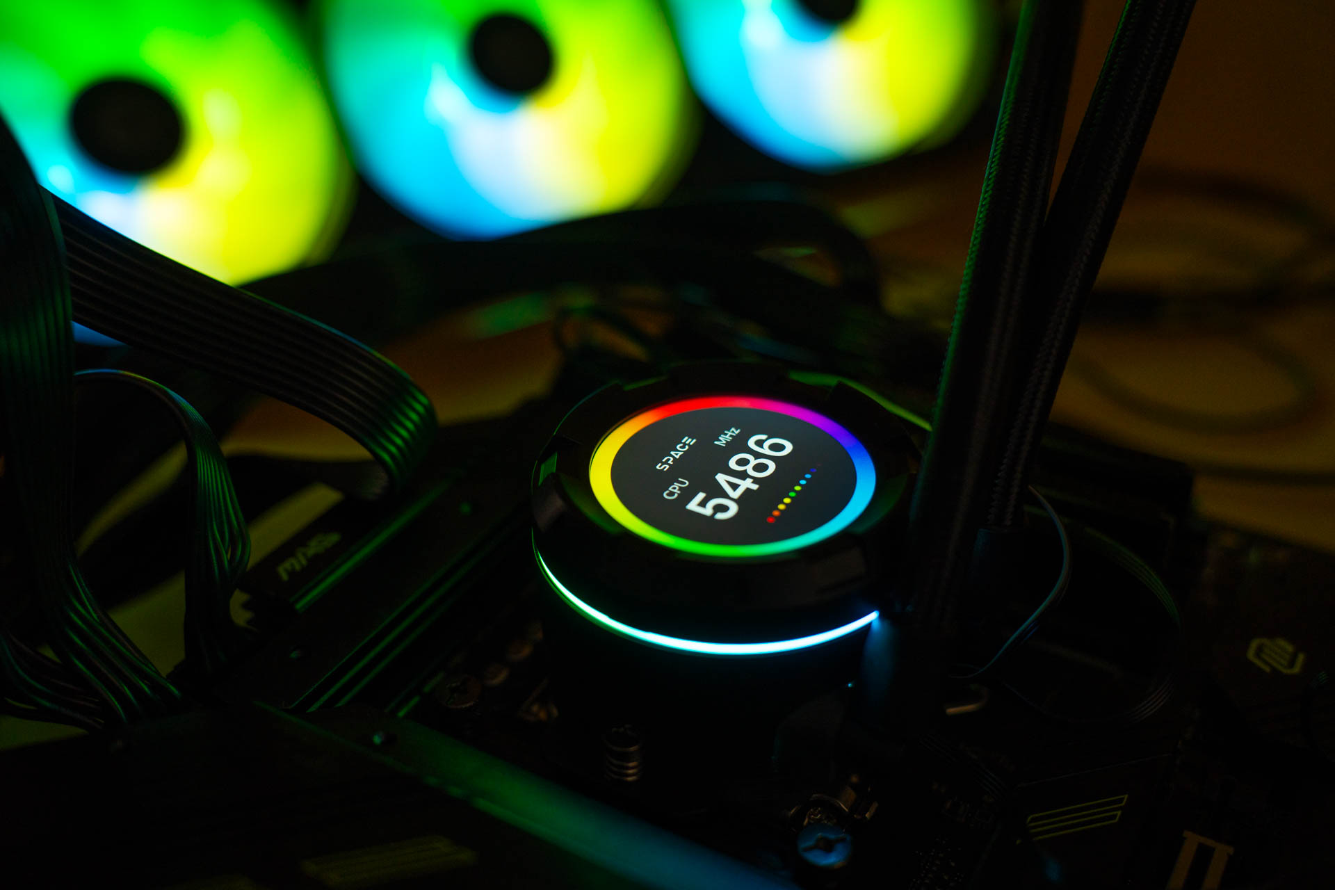 Обзор системы жидкостного охлаждения ID-COOLING SL360 XE с 2.1-дюймовым ...