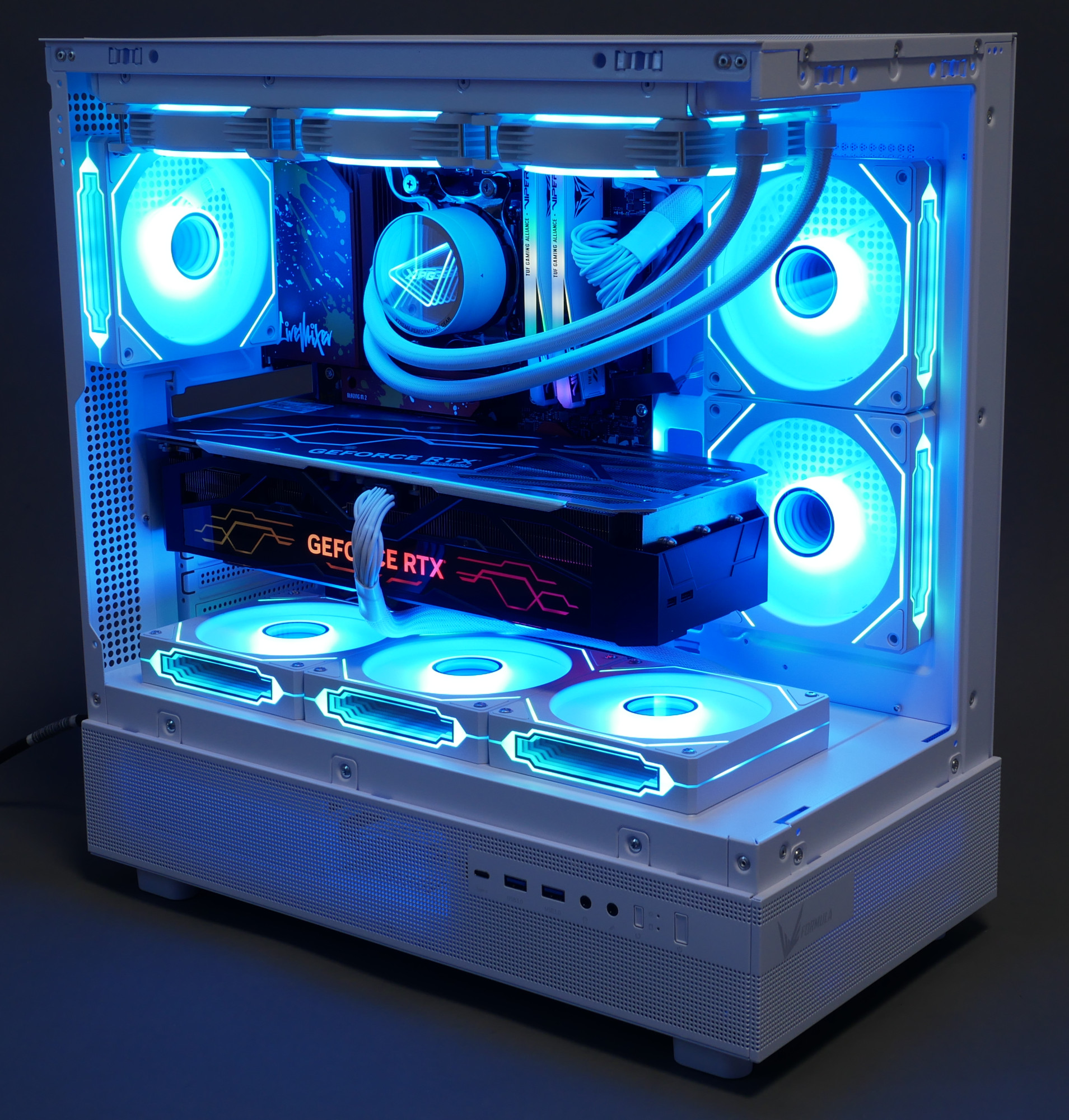 Обзор корпуса Formula Crystal Z8 Floe — продуваемый светлячок / Корпуса ...