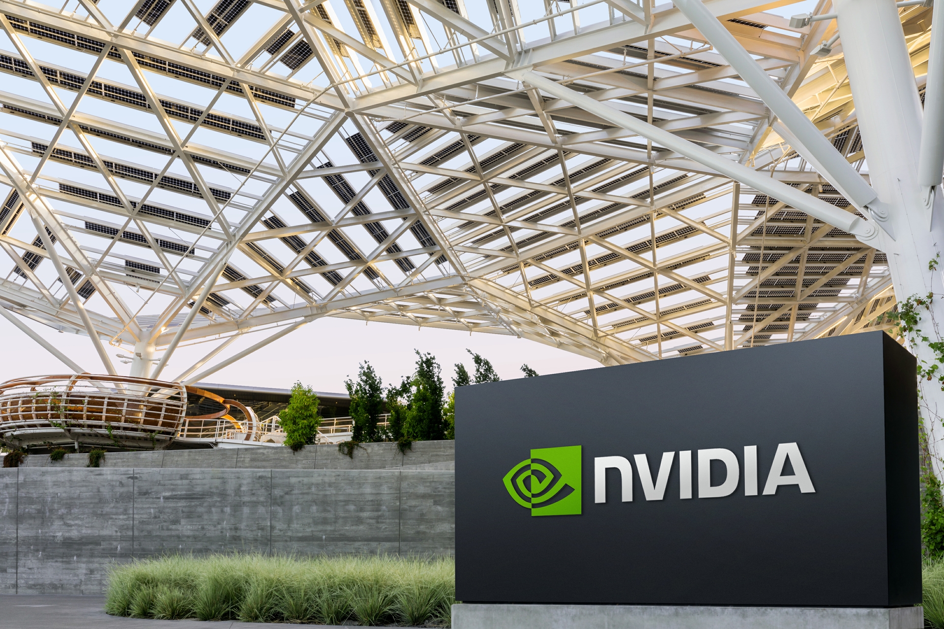 NVIDIA предупреждает о серьезных угрозах безопасности в драйверах GPU / ИИ, сервисы и приложения ...