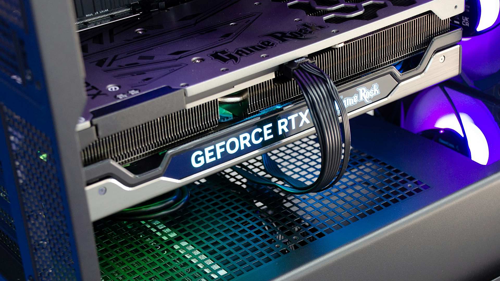Nvidia представила новые видеокарты линейки RTX 5000 / Мониторы и видеокарты / iXBT Live