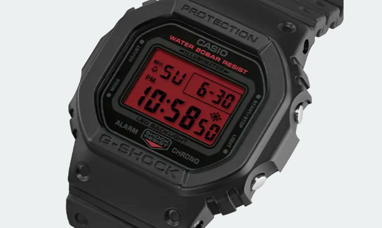 Черный корпус и красный дисплей: Casio анонсировала часы G-Shock DW-5600BBR-1 / Гаджеты / iXBT Live