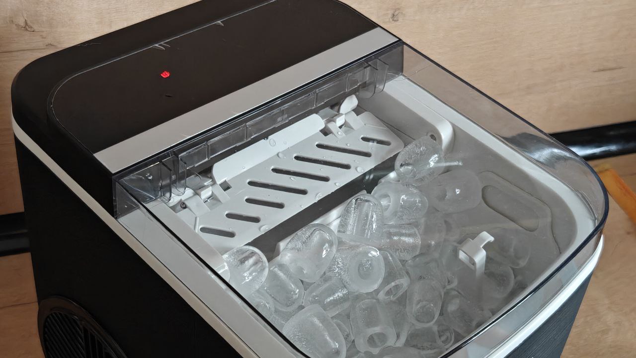 Просто необходим жарким летом: обзор льдогенератора FELFRI IM - 01 / Техника для дома / iXBT Live