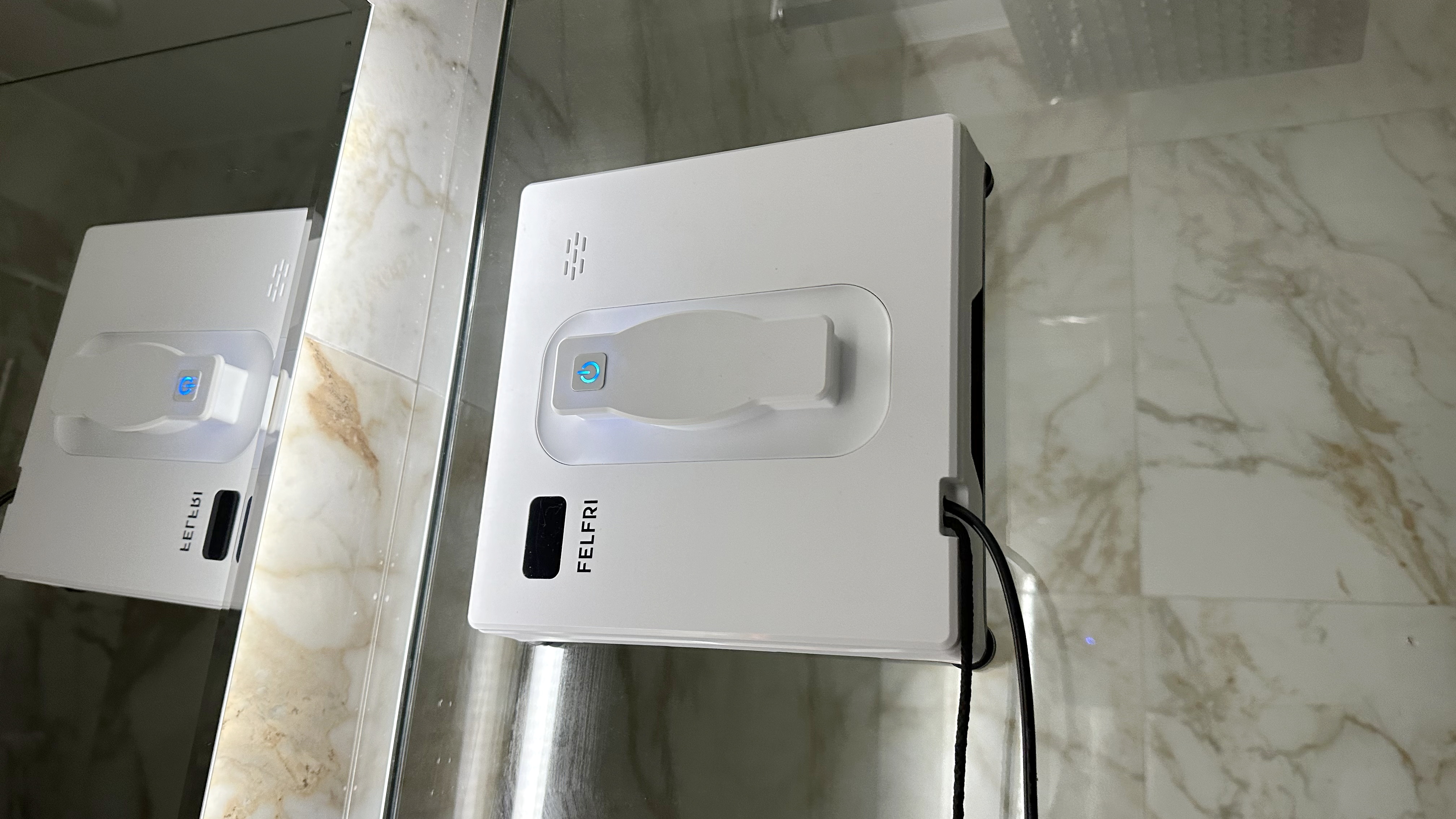 Обзор робота Felfri FF-WC-02 для мойки окон и плитки: когда терпеть не можешь мыть окна ...