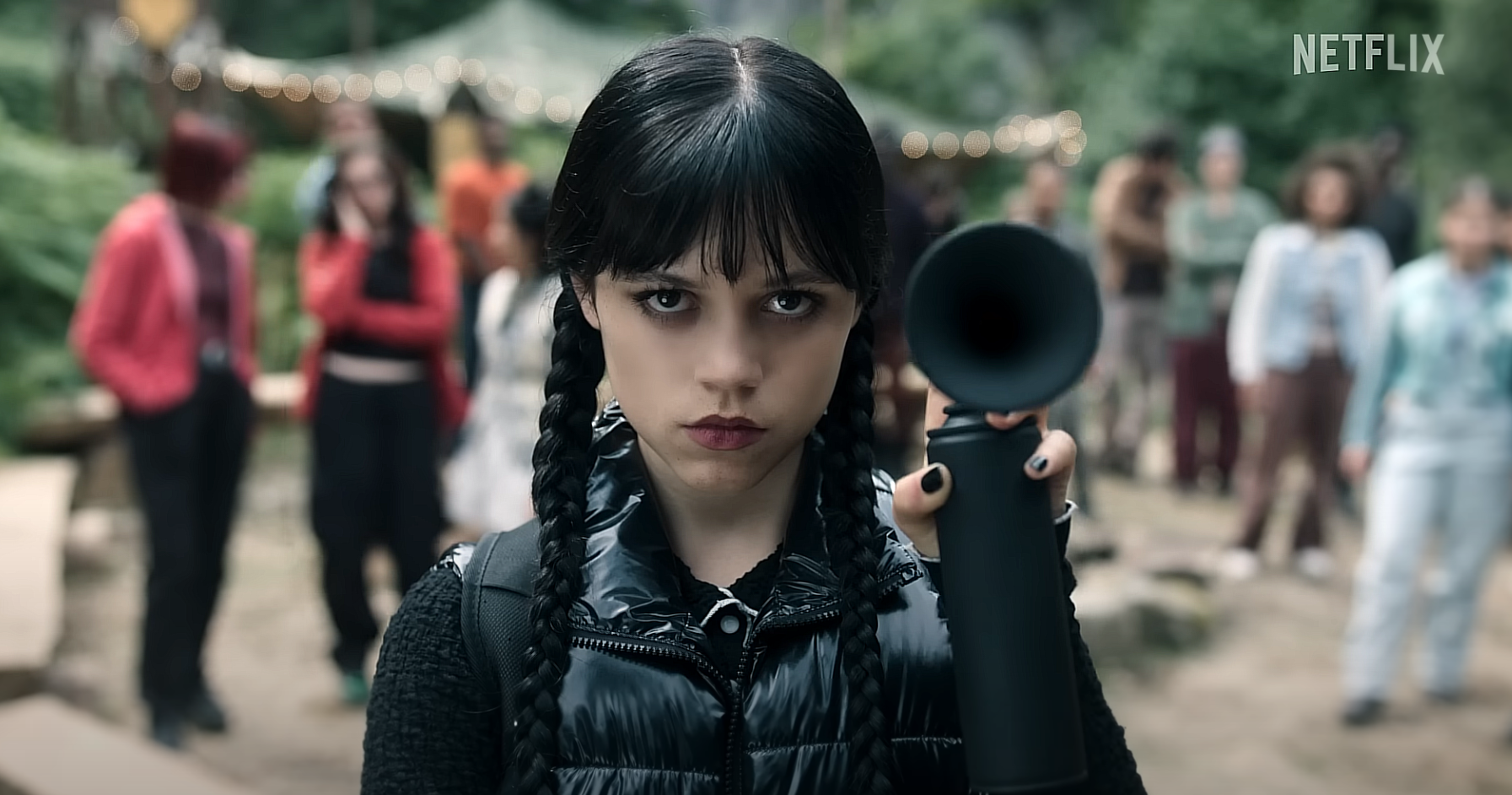 Дженна Ортега гуляет по кладбищу в новом трейлере второго сезона сериала «Уэнсдэй» / Кино и ...