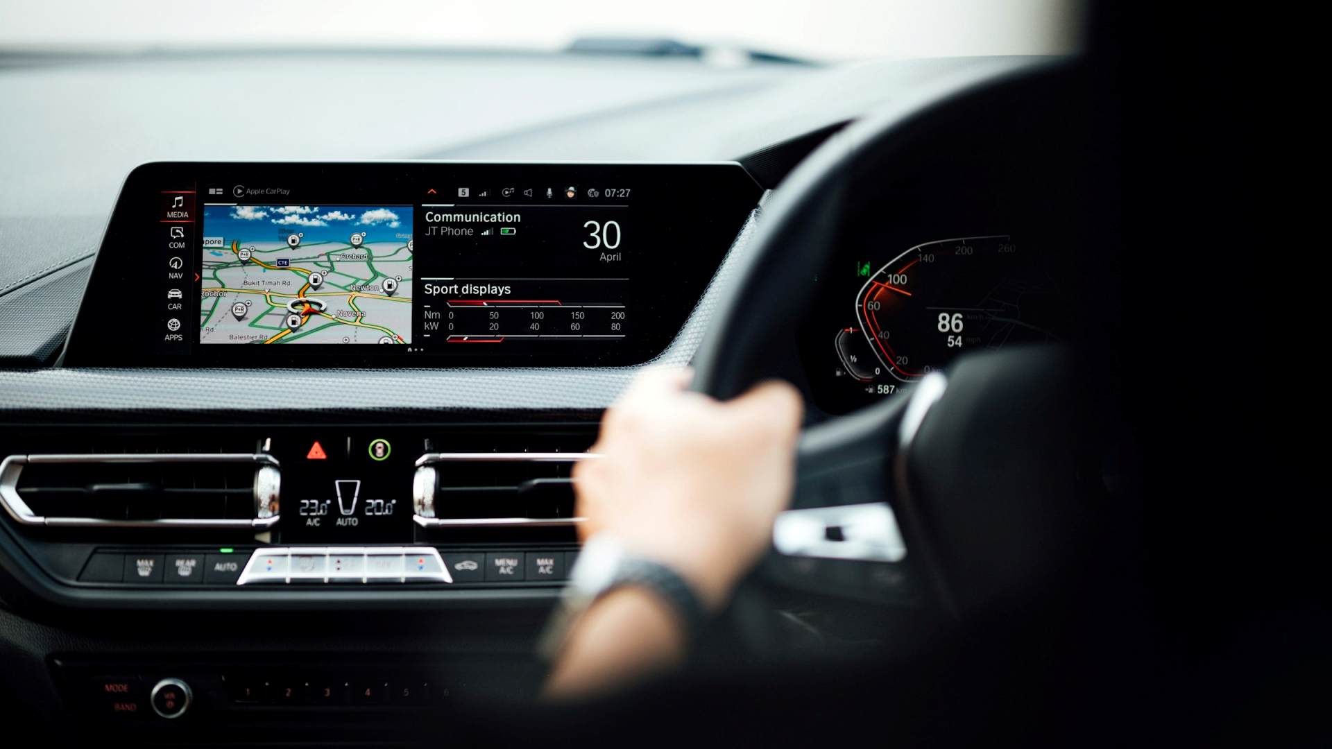 Google представила Android Auto 15.0 с новой настройкой темы / ИИ, сервисы и приложения / iXBT Live