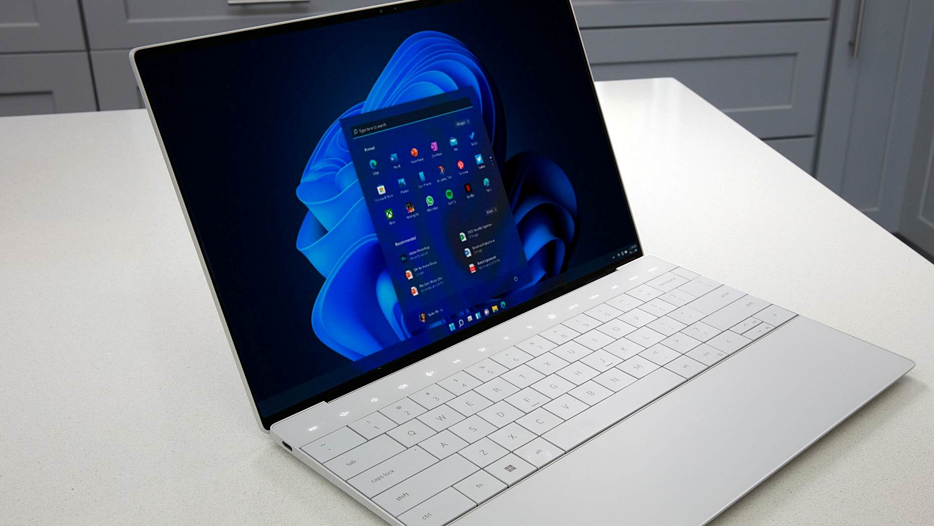 Microsoft работает над исправлением сбоев в августовском обновлении Windows 11 / ИИ, сервисы и ...