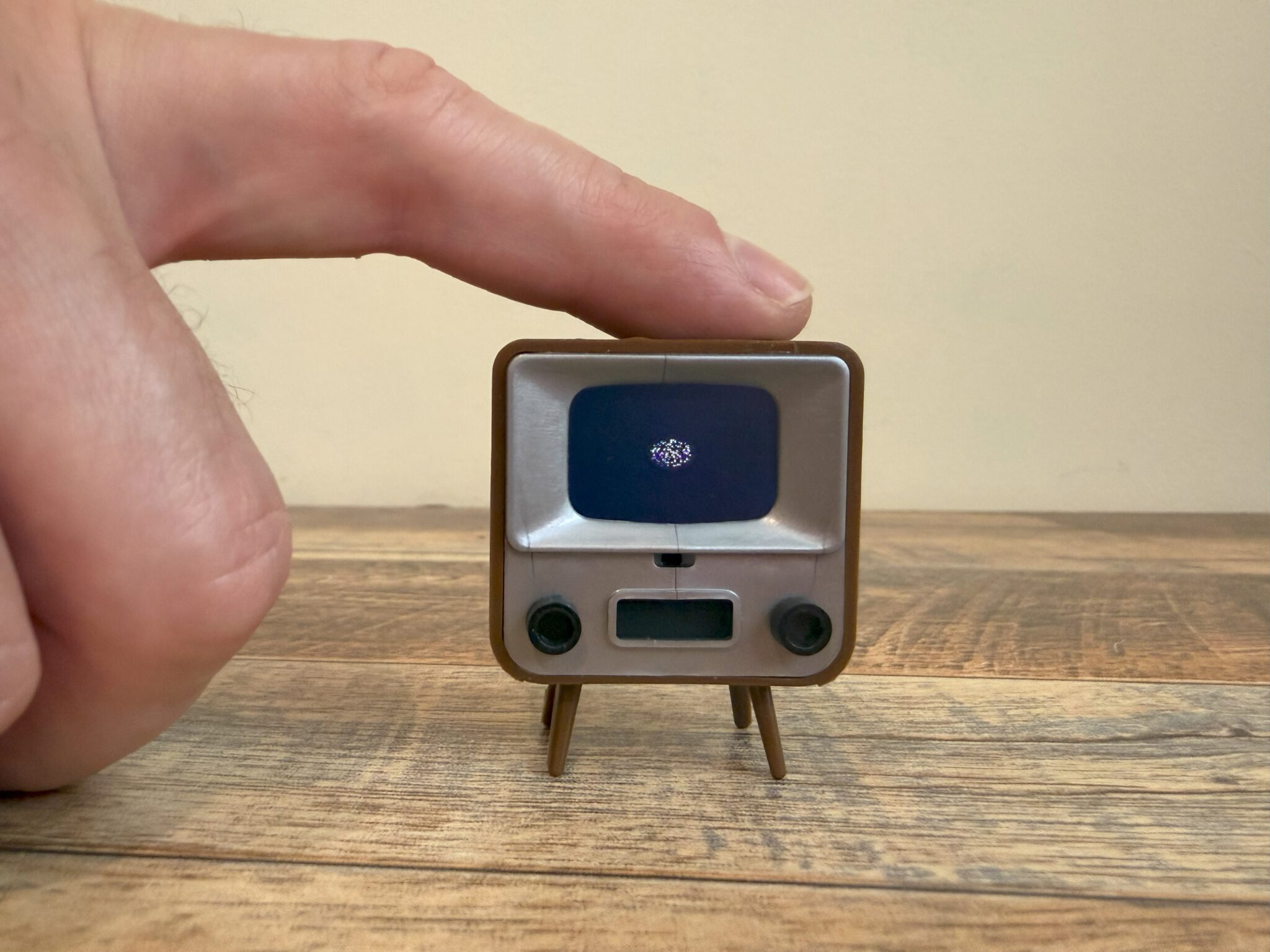 TinyCircuits выпустила миниатюрный телевизор TinyTV 2 с 1,14-дюймовым экраном / ТВ, мультимедиа ...