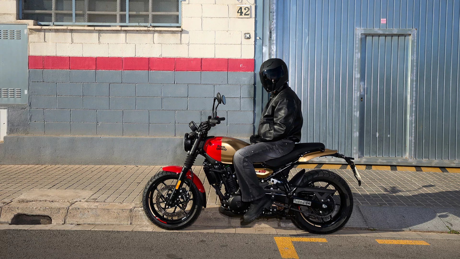 Royal Enfield запустила продажи мотоцикла Guerrilla 450 в США / Авто и ...