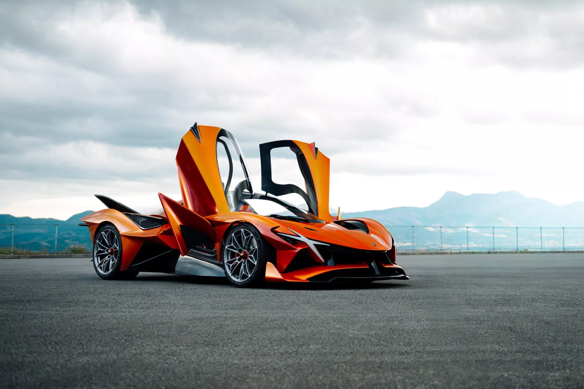 Apollo представляет эксклюзивный гиперкар EVO с двигателем V12 к своему ...