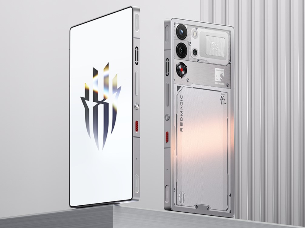 Новые смартфоны на российском рынке, сентябрь 2025: "бюджетники" с большими батареями и ...