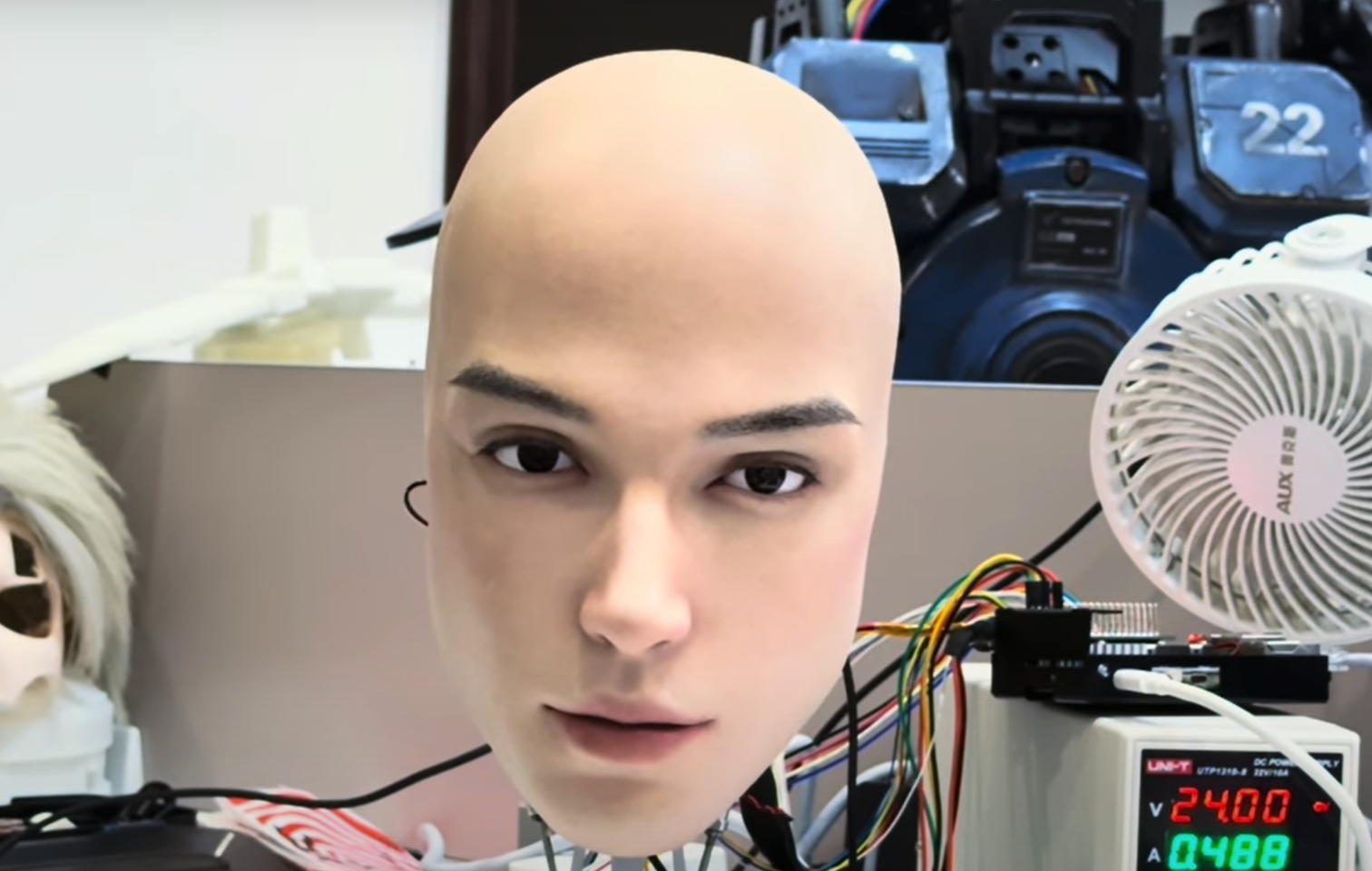 Реалистичная голова робота с эмоциональным восприятием и мимикой: AheadForm представила Origin ...