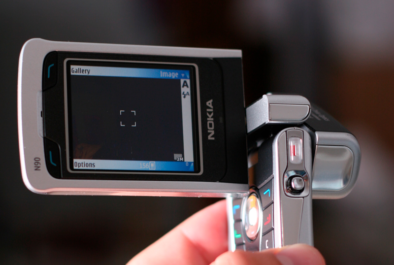 Как 20 лет назад Nokia N90 попытался изменить представление о мобильном фото / Смартфоны и ...