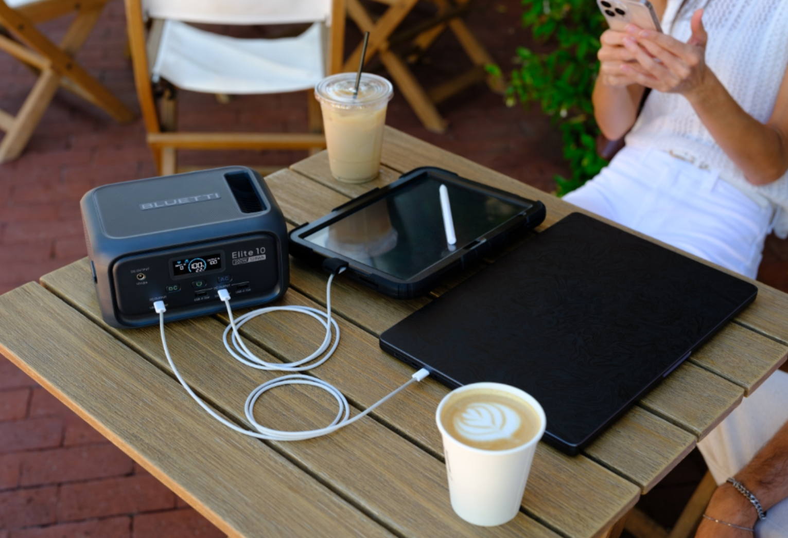 Bluetti представила две электростанции: компактную Elite 10 и более мощную Elite 400 / Питание и ...