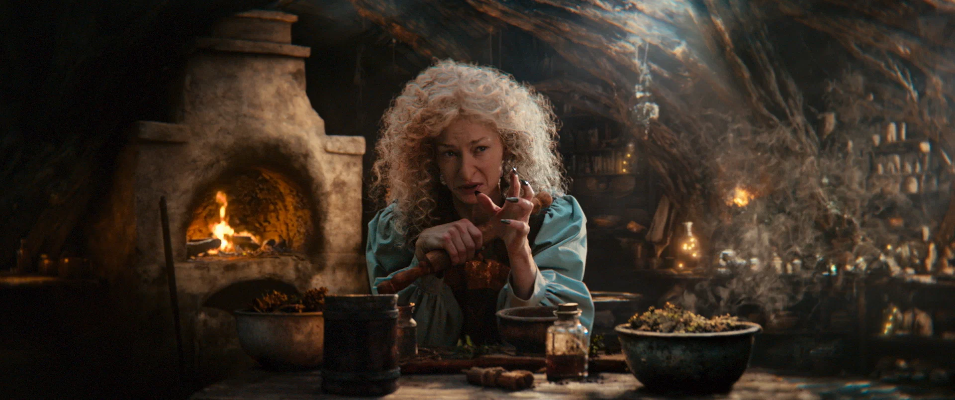 Светлана Ходченкова играет Бабу Ягу в волшебной истории «Яга на нашу голову». Впечатление от ...