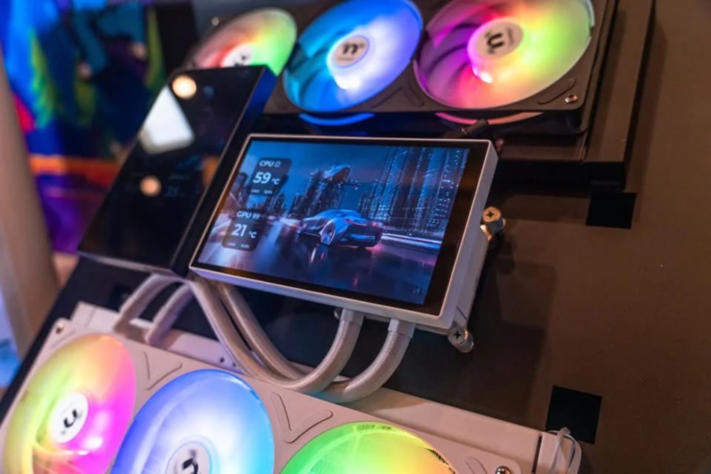 Thermaltake представила СЖО ST360 Ultra ARGB Sync с гигантским 7 ...