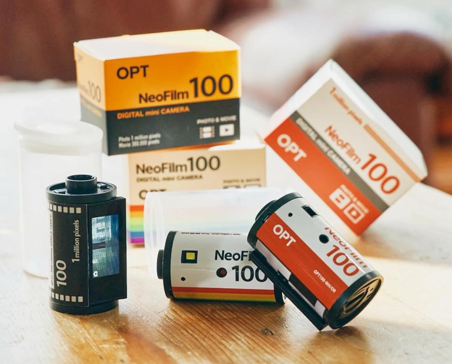 OPT100 NeoFilm выпустила компактную цифровую камеру в стиле плёночной ...